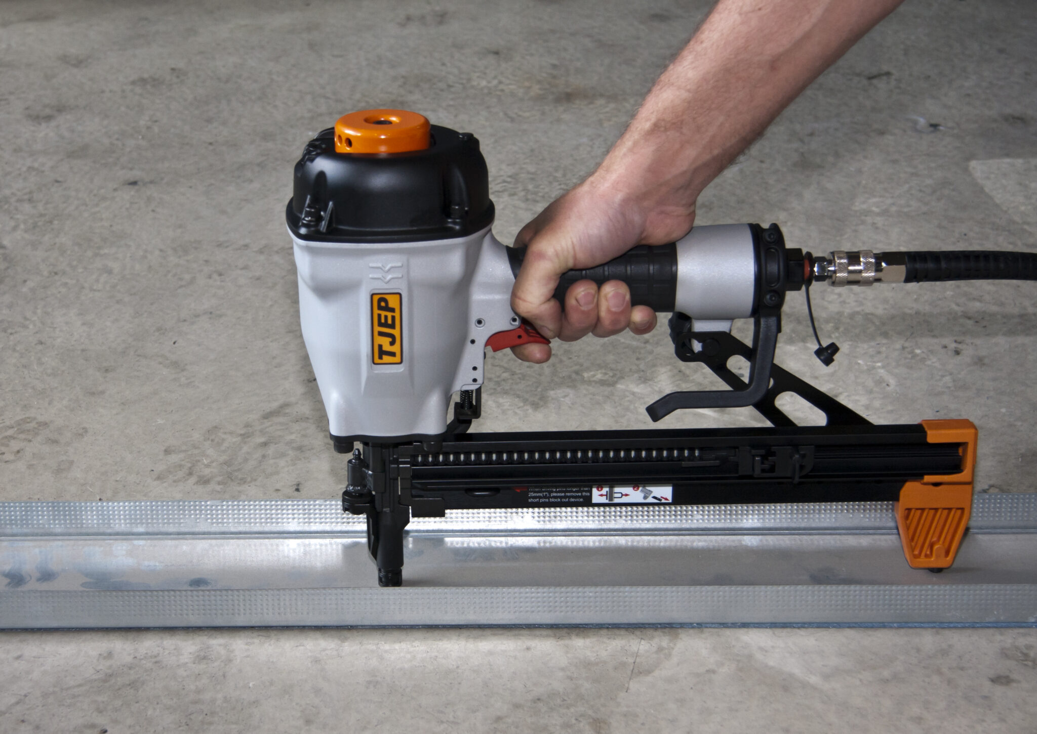 Different Types of Nail Guns - Top 3 Tips